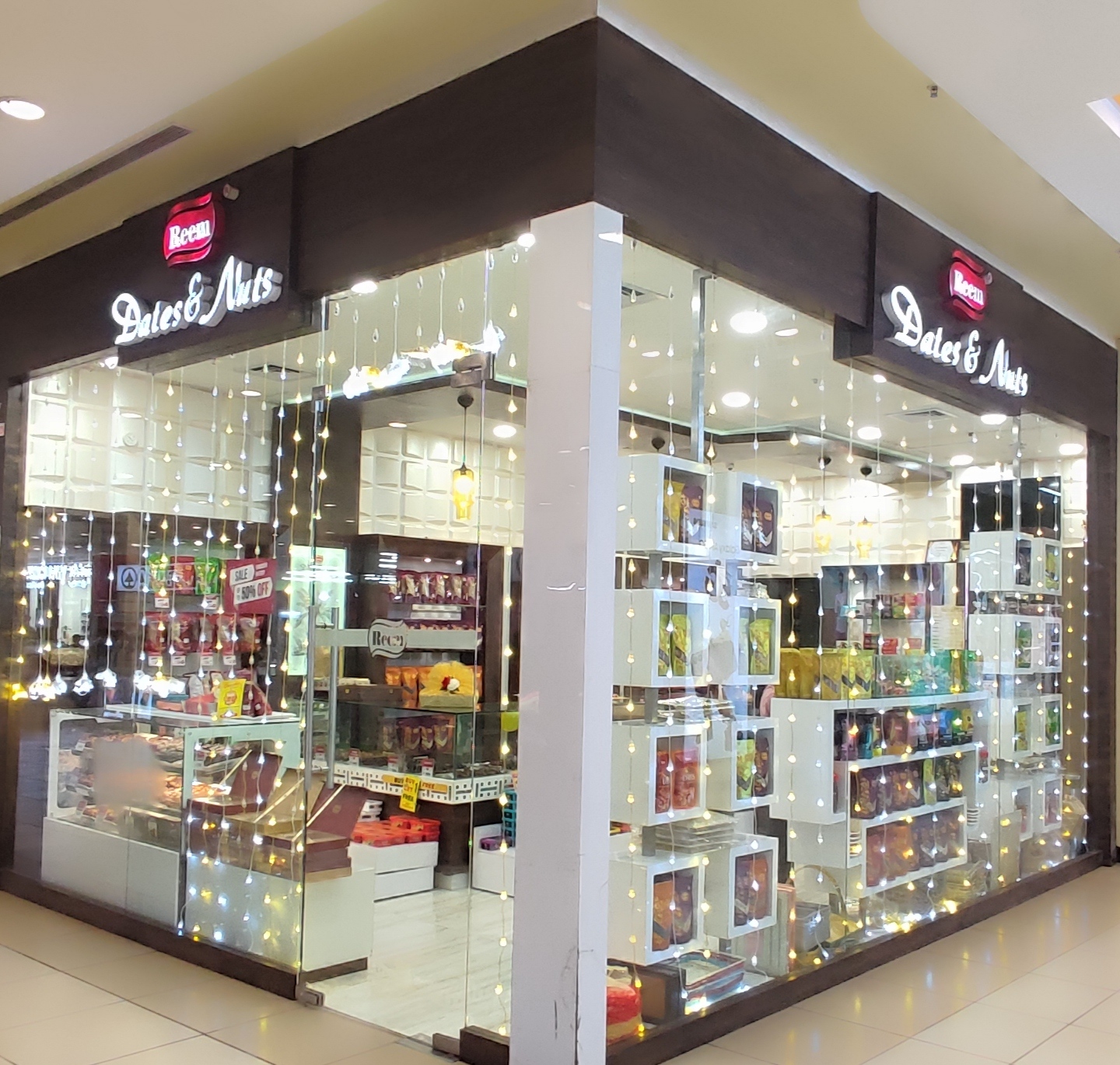 Our Stores – Reem